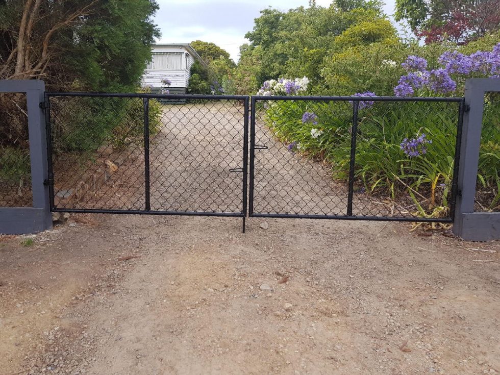CHAIN WIRE FENCES | Minster Fencing